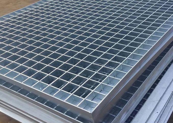 Lembaran Polos 10mm Tebal Catwalk Steel Grating Untuk Pabrik Kimia